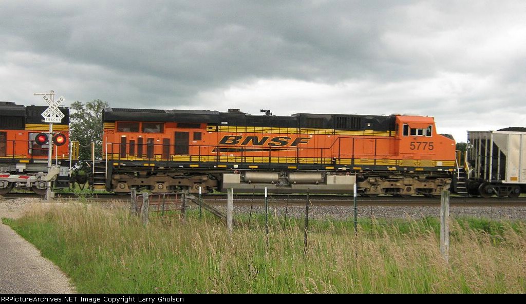 BNSF 5775